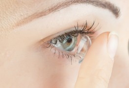 How can you get a broken contact lens out of your eye safely? | Smart Tips