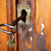 4 household items you can use to de-ice a frozen car lock | Smart Tips