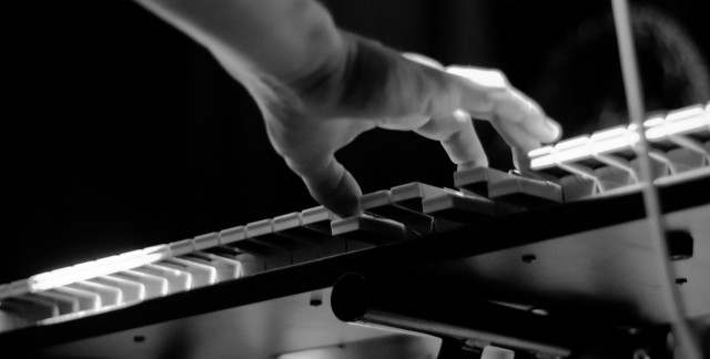 6 essential pieces of equipment you need to play the electric guitar ...