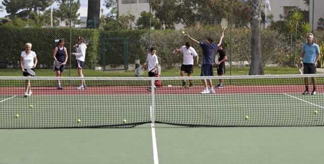 4 fun tennis games to play with big groups | Smart Tips